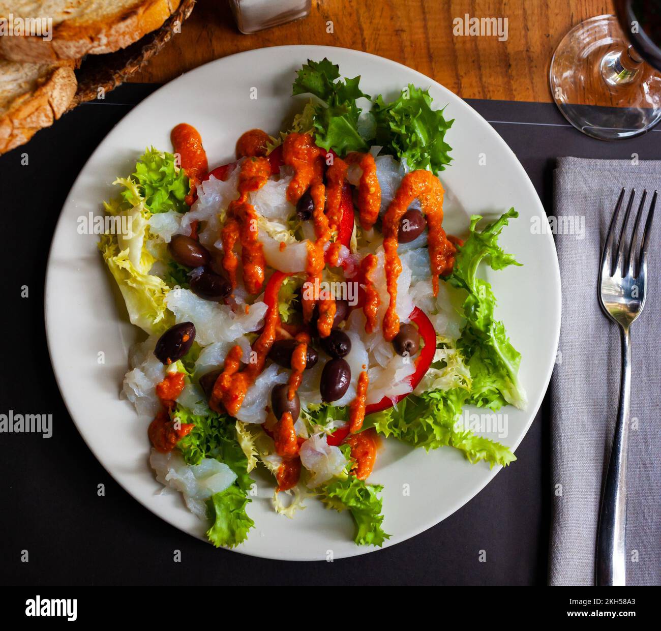 Traditional catalan salad Xatonada with crumbled cod Stock Photo - Alamy