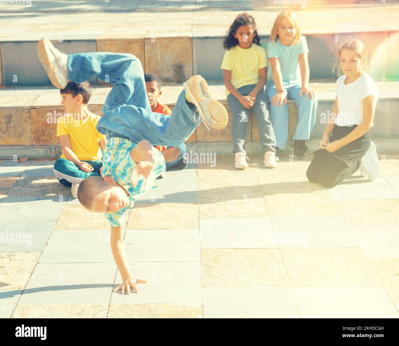 Balancing on one arm hi-res stock photography and images - Alamy