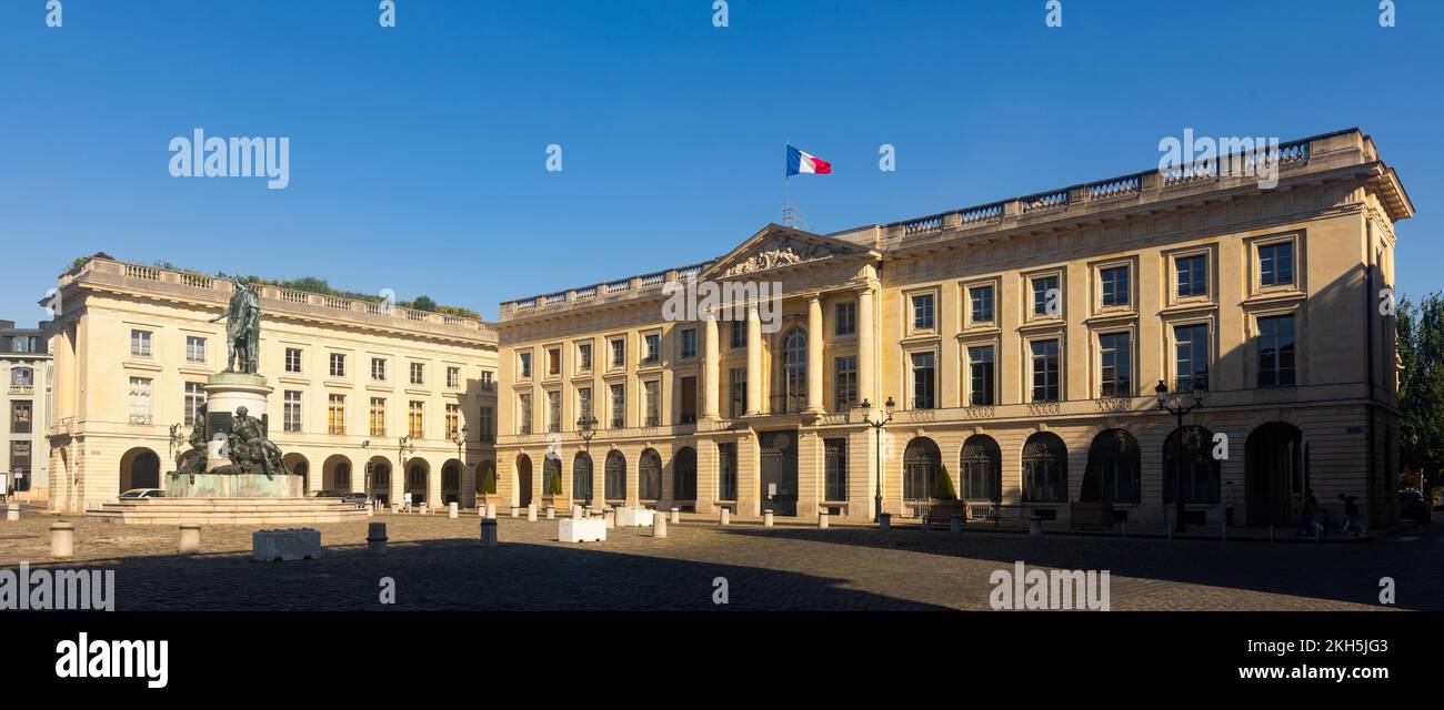 Place Royale of Reims with bronze statue of king Louis XV Stock Photo ...