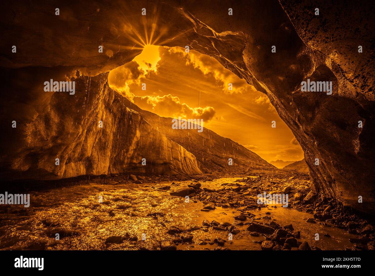 Fantasy cave hi-res stock photography and images - Alamy