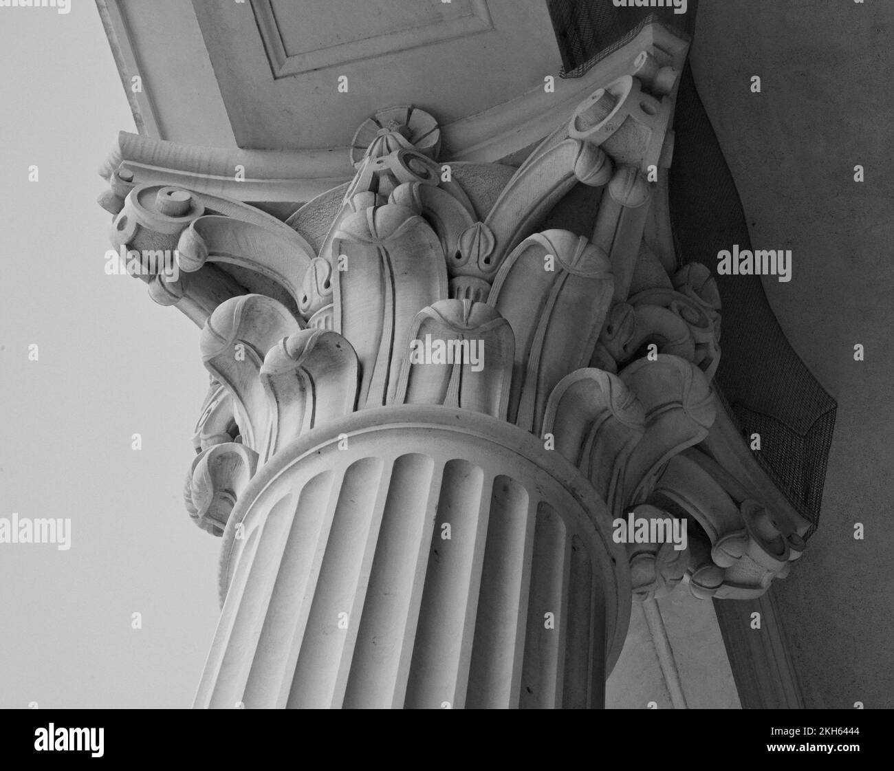 Large column building Black and White Stock Photos & Images - Alamy