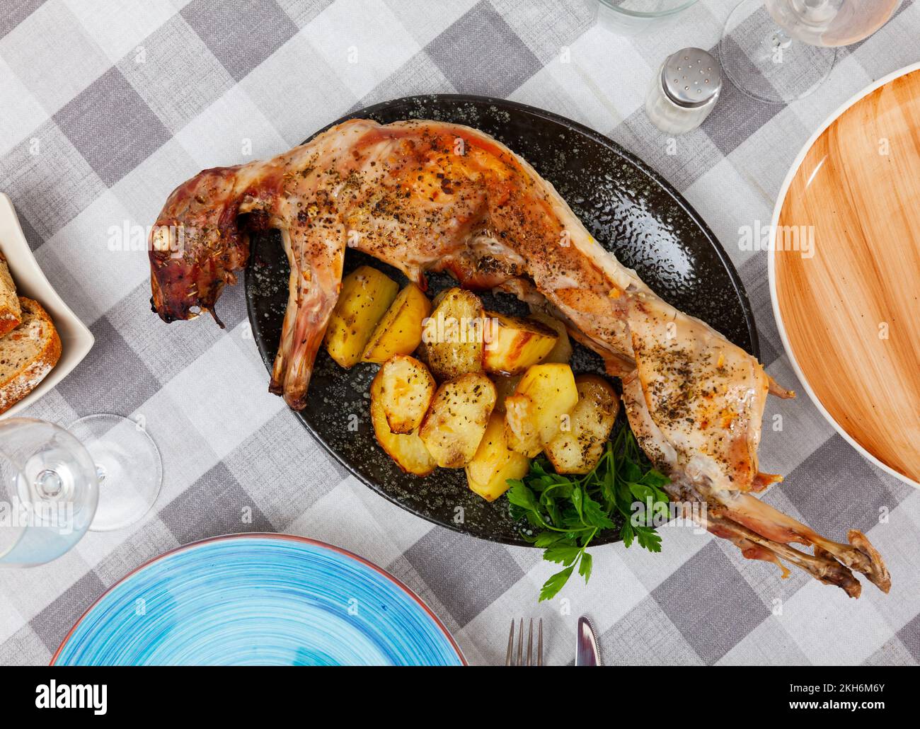 Roasted whole rabbit hi-res stock photography and images - Alamy