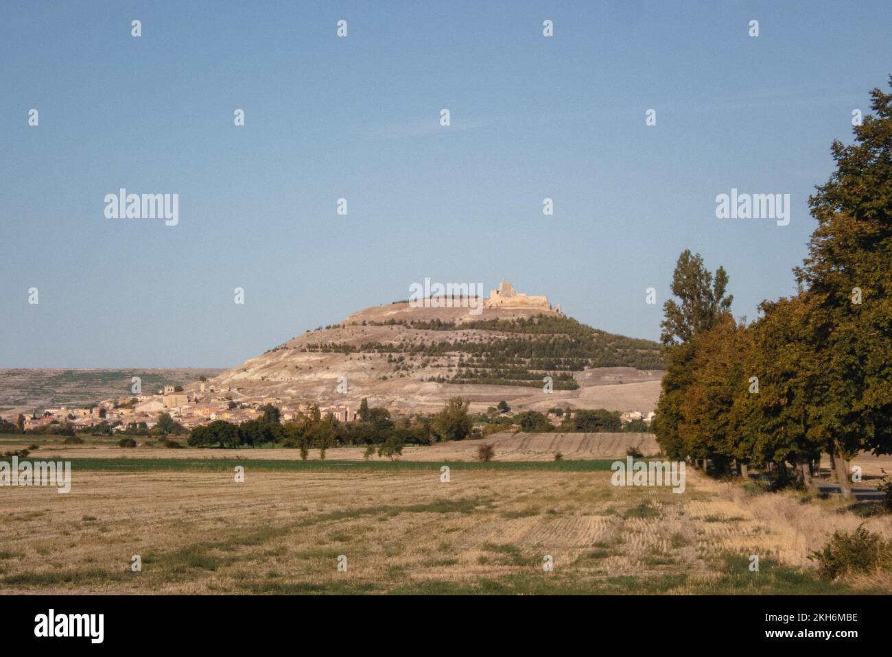HIghly visible from afar: The hill above the village of Castrojeriz ...