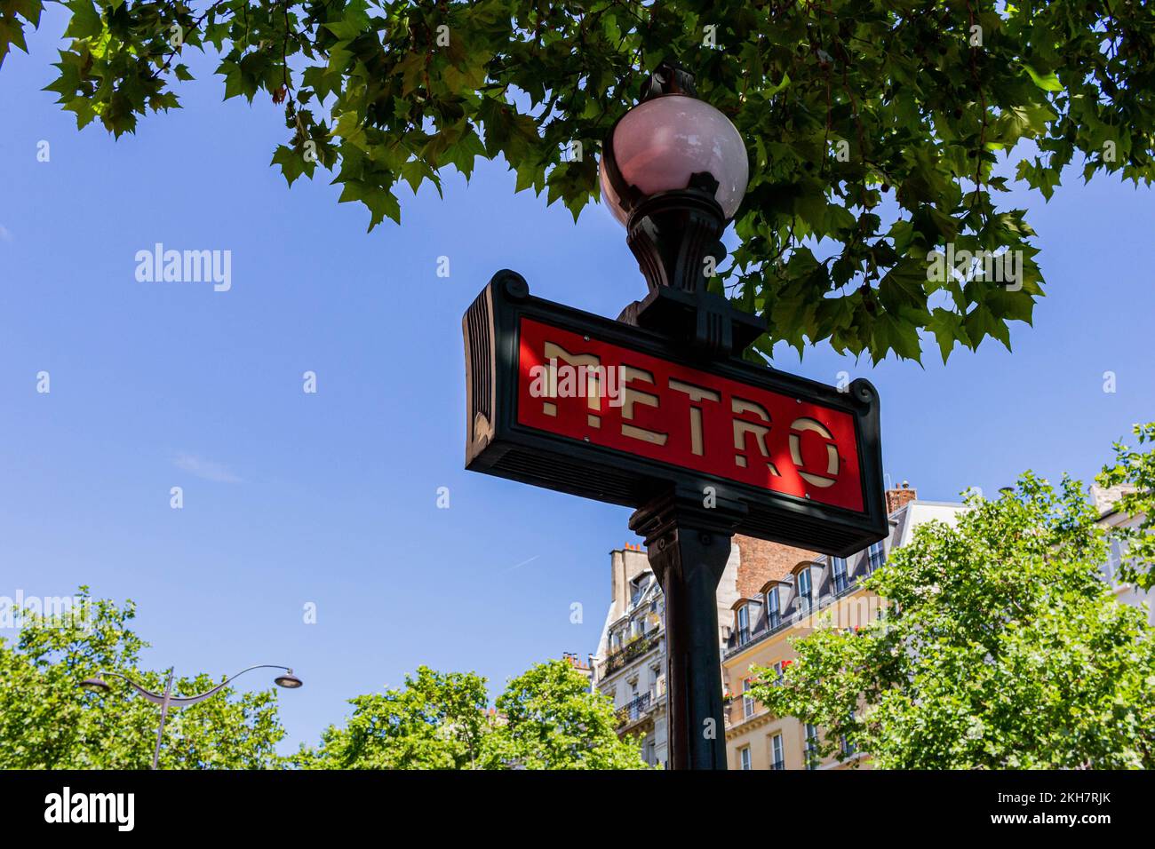 A sign of the parisian metro on a street lamp Stock Photo - Alamy