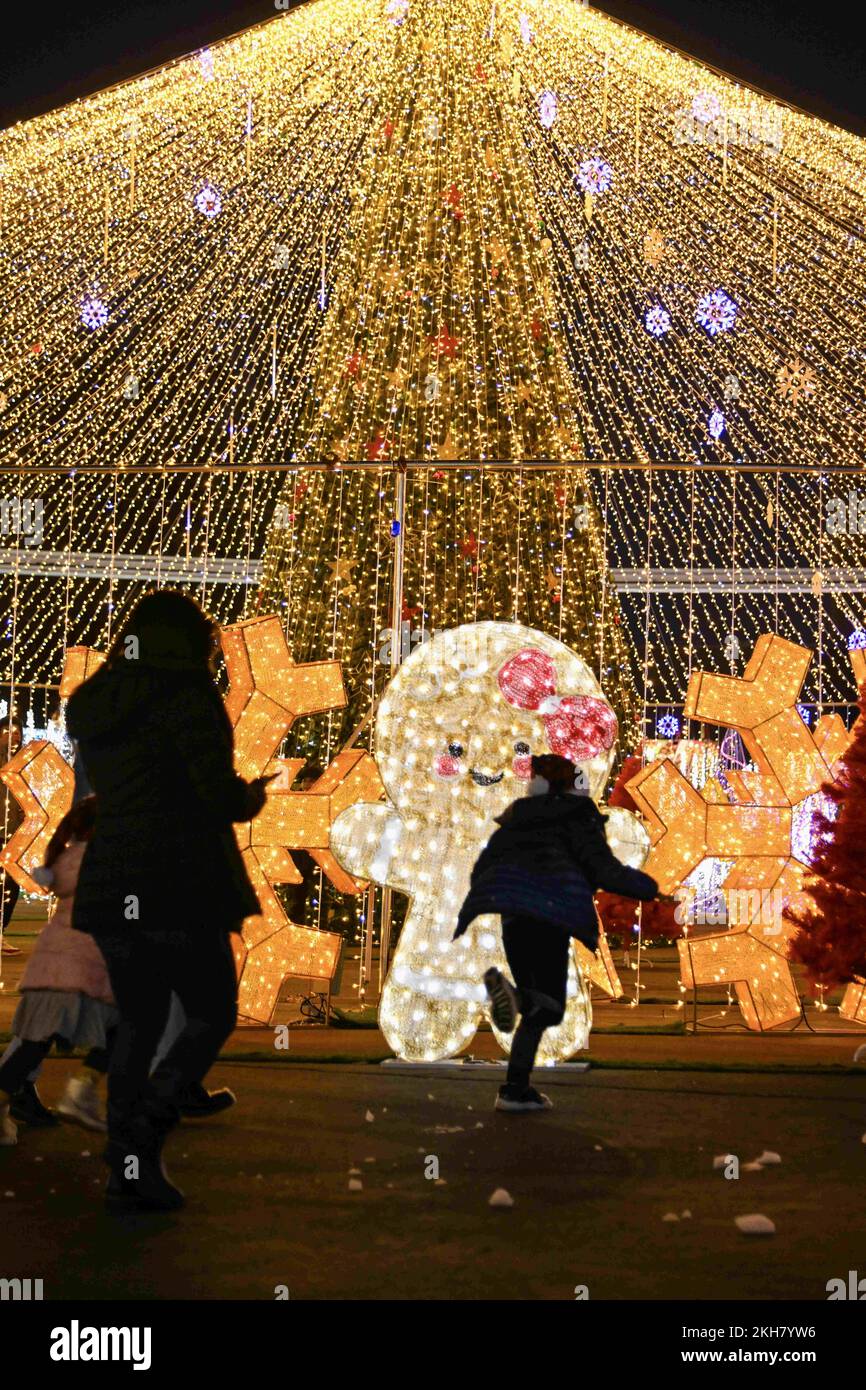 Sacramento, CA, USA. 21st Nov, 2022. Visitors runs by LED display at ...
