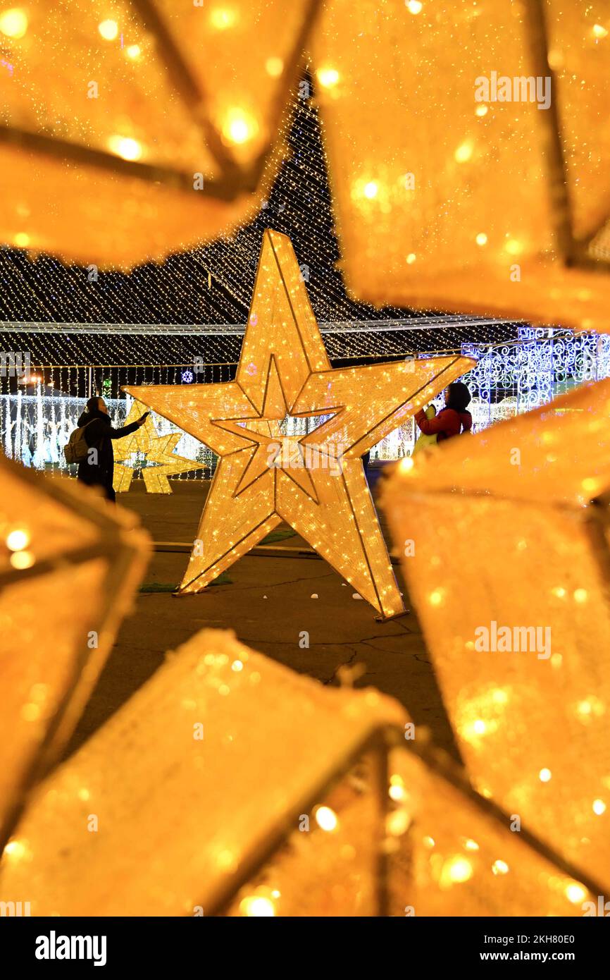 Sacramento, CA, USA. 21st Nov, 2022. Visitors touch the LED stars at ...