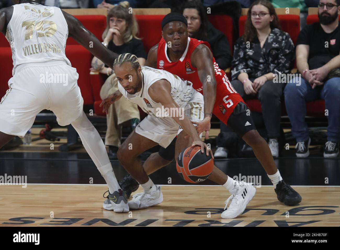 Parker JACKSON CARTWRIGHT of Lyon and Cassius WINSTON of Bayern Munich ...