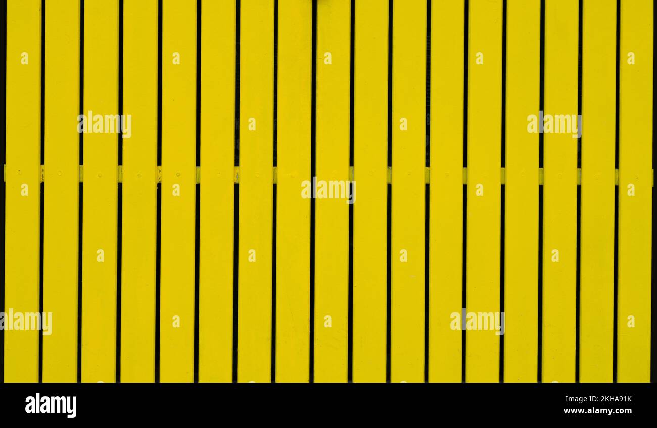 Yellow garden fence hi-res stock photography and images - Alamy