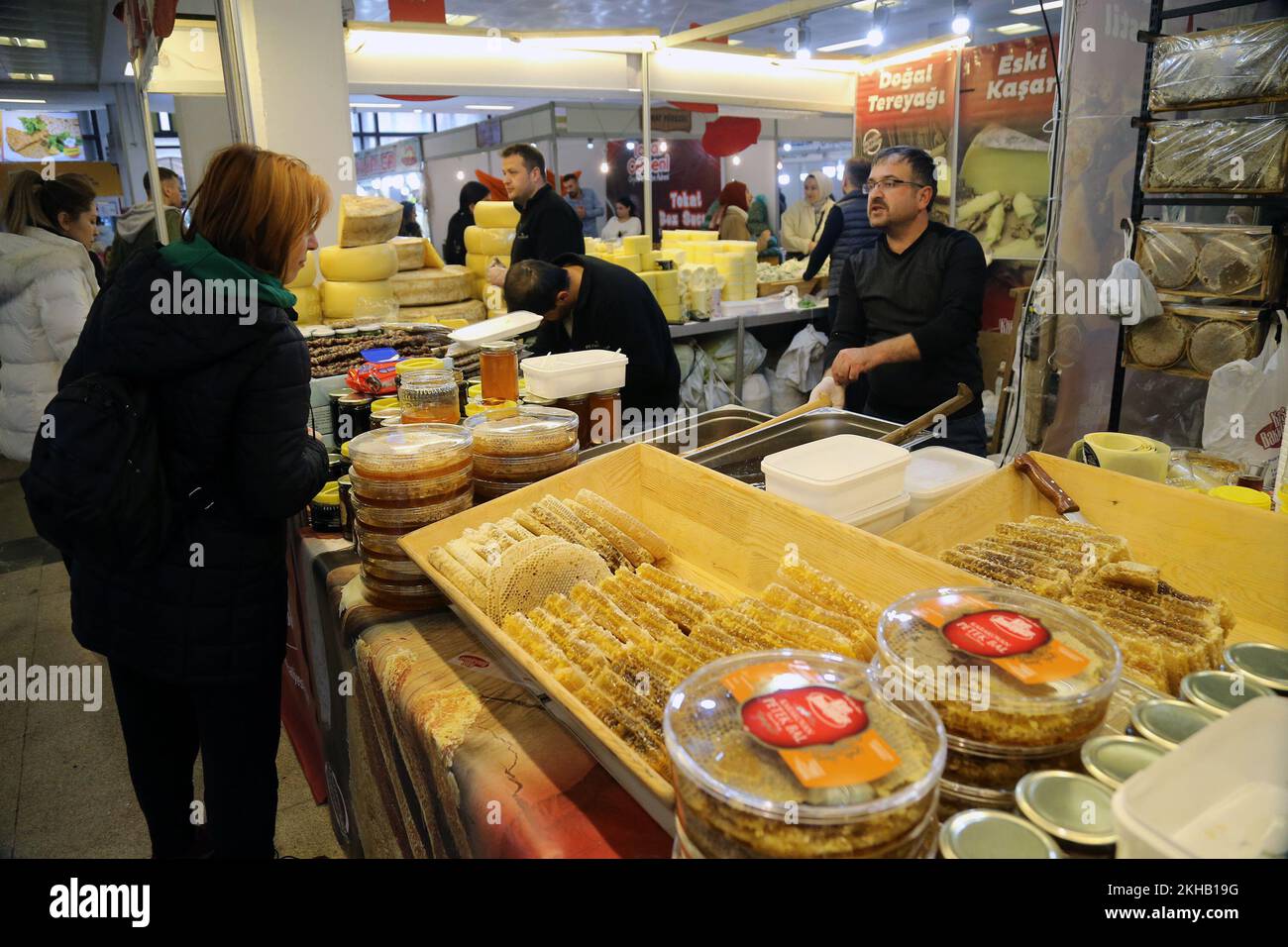 Ankara, T¨¹rkiye. 18th Nov, 2022. People visit a "breakfast festival ...