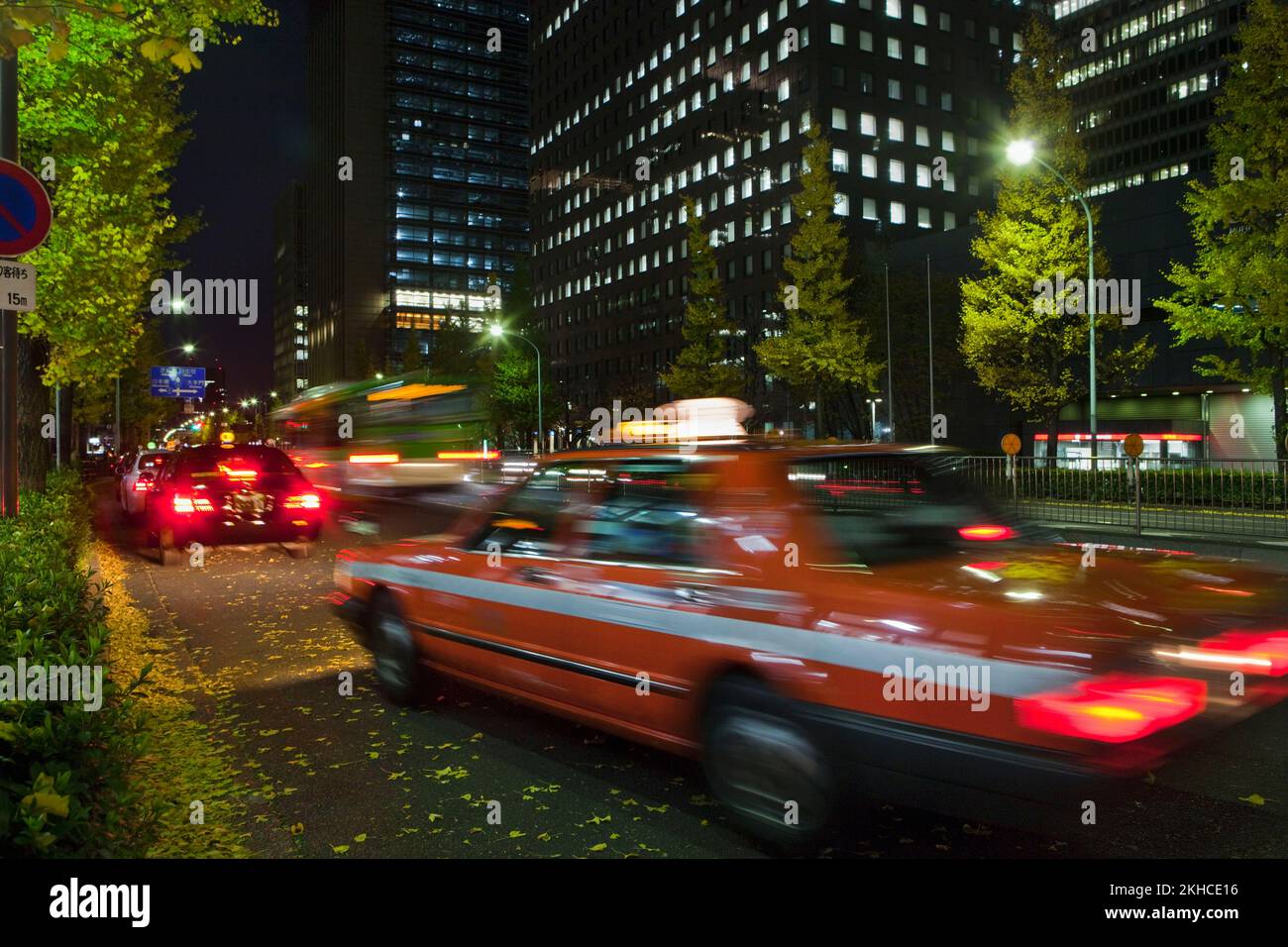 Marunouchi area traffic blur hi-res stock photography and images - Alamy