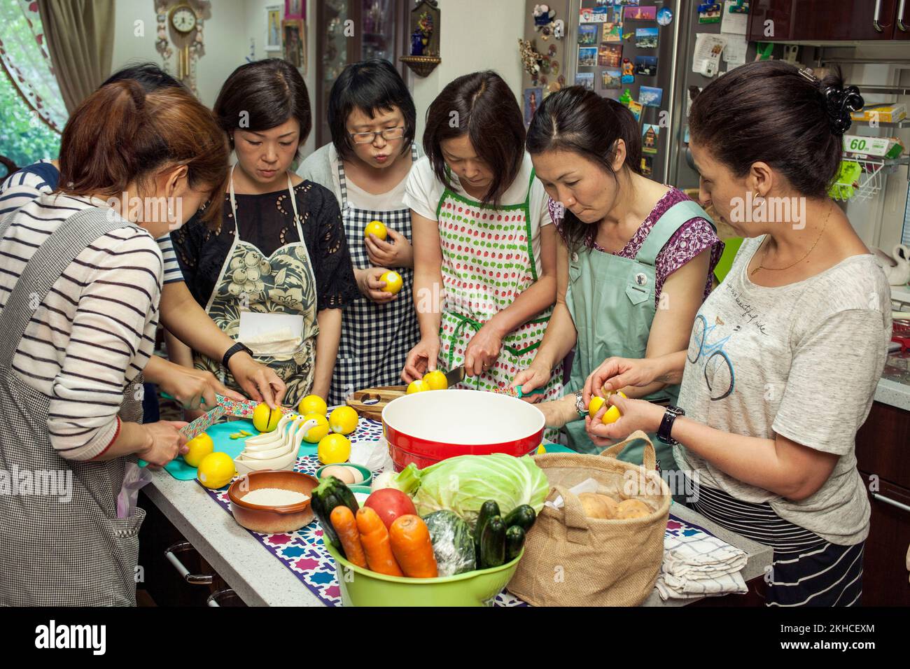 Students cooking class japan hi-res stock photography and images - Alamy
