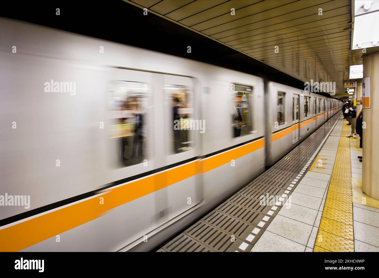 Tokyo Metro subway arrives station Tokyo Japan Stock Photo - Alamy