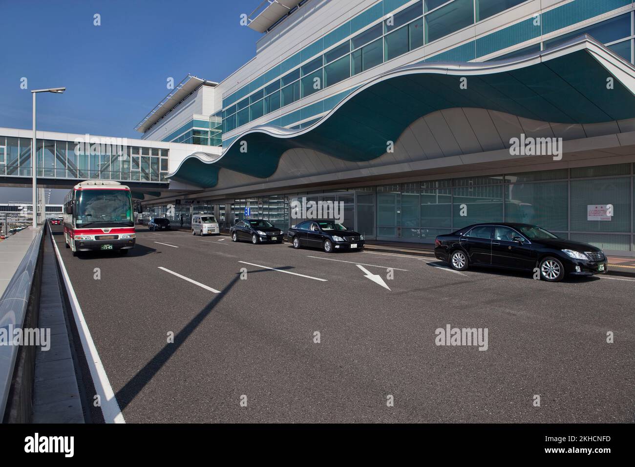 Traffic outside terminal Haneda Airport Tokyo Japan Stock Photo - Alamy
