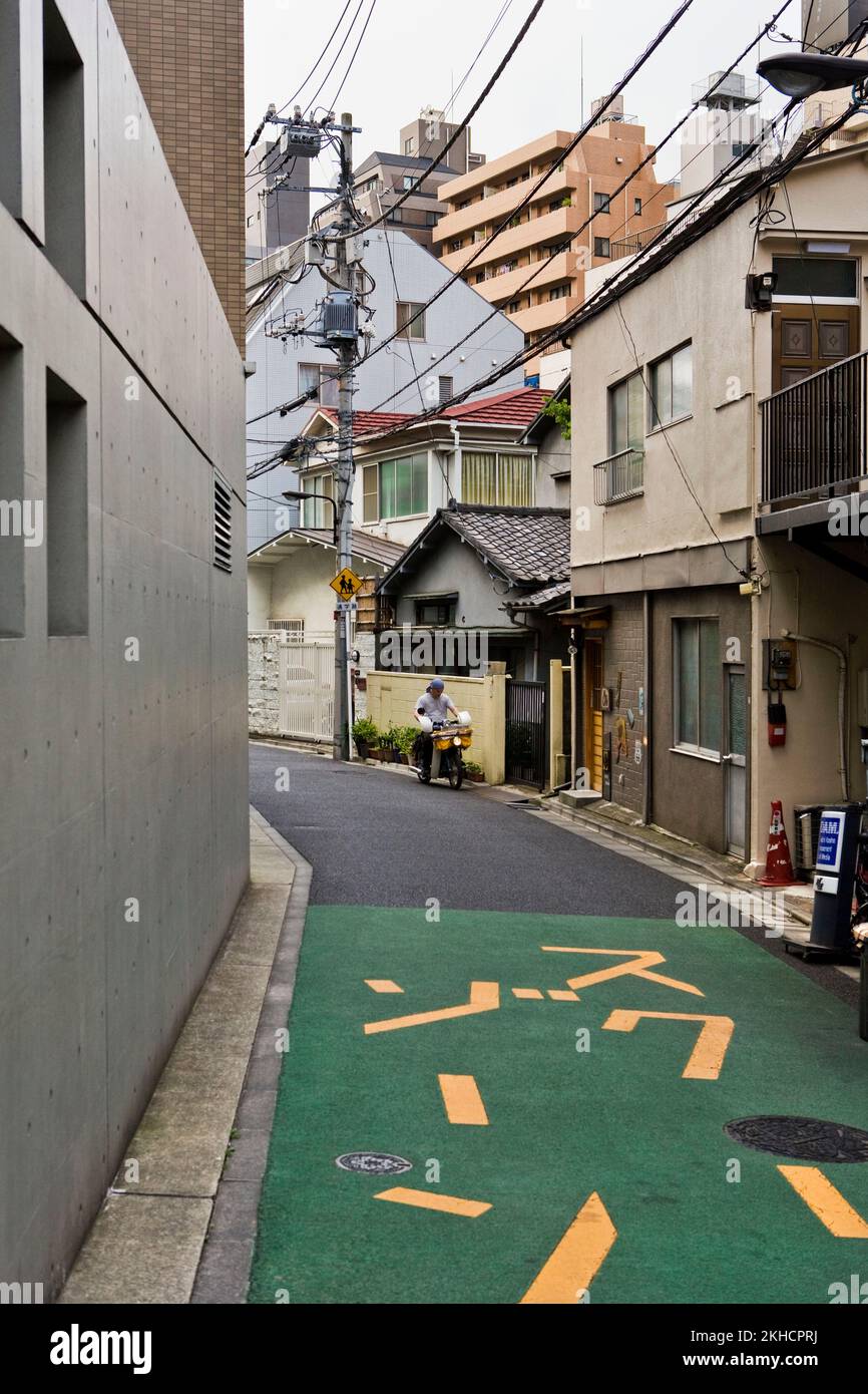 Typical narrow back street Tokyo japan Stock Photo - Alamy