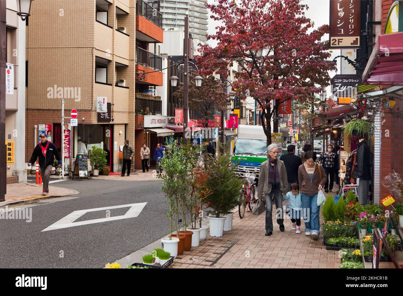 Japanese daily life street hi-res stock photography and images - Alamy
