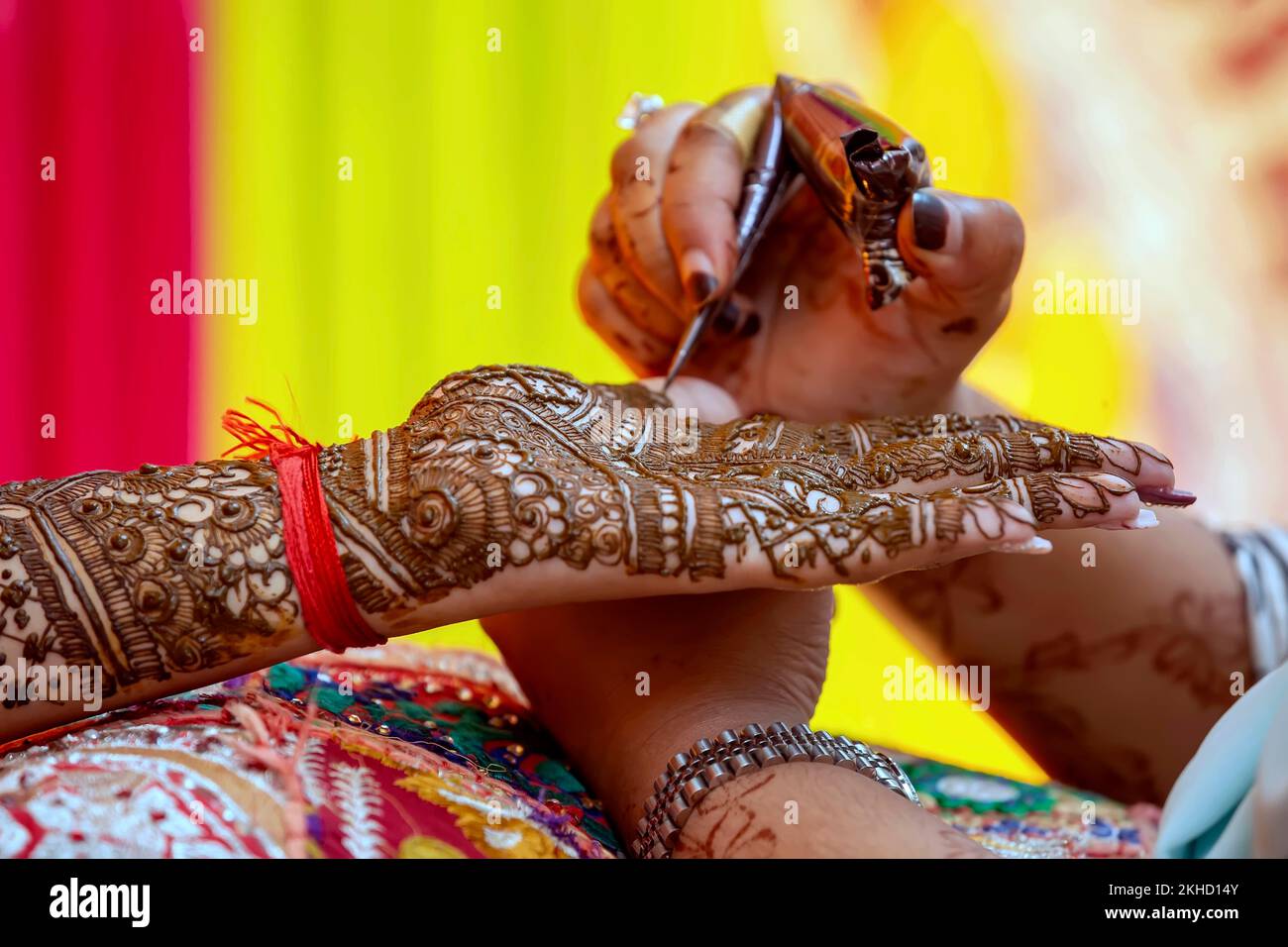Beautiful henna design on the hand of a Hindu bride on her wedding eve ...