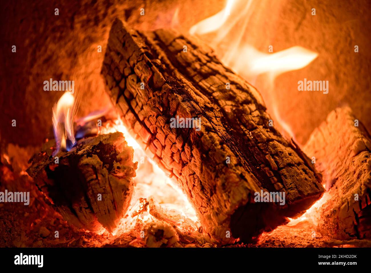 Burning log in the fireplace, firewood, open fire, fireplace, glowing ...
