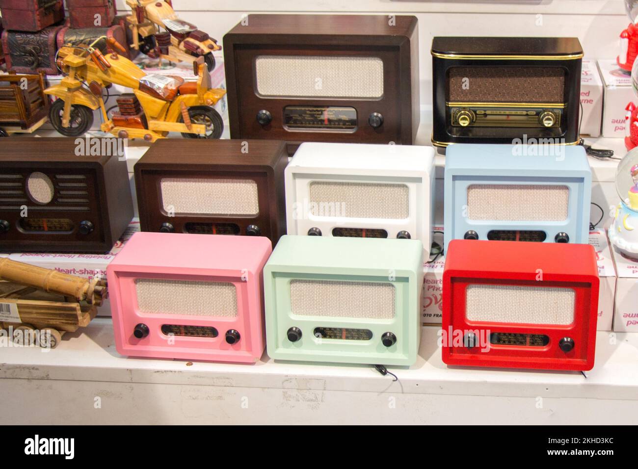 Old vintage radio set hi-res stock photography and images - Alamy