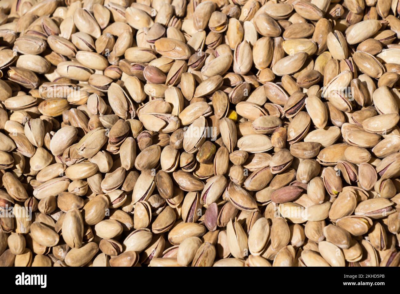 Pistachio nuts with shell ready to eat Stock Photo - Alamy