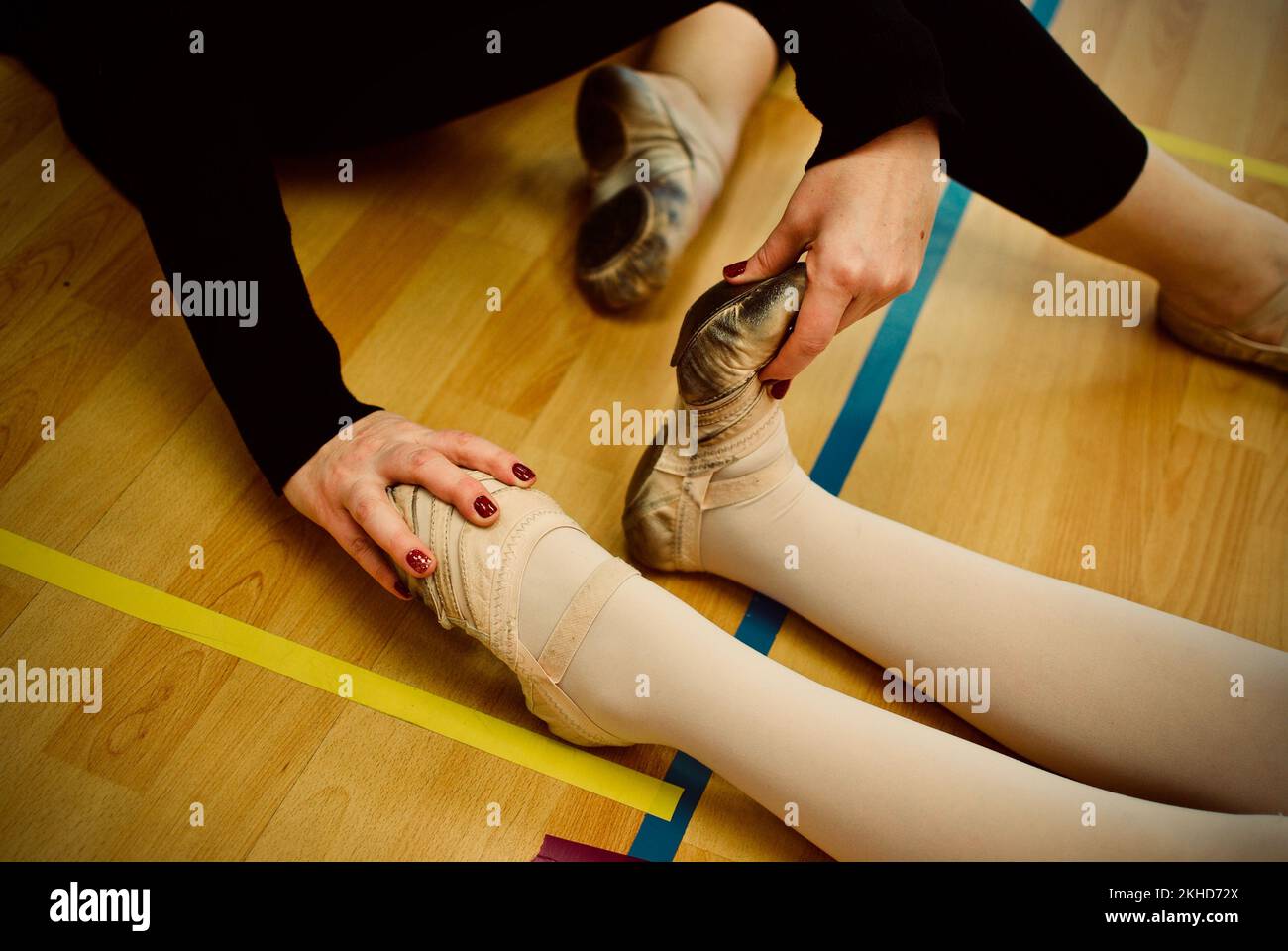 A teacher stretches her ballet student Stock Photo - Alamy