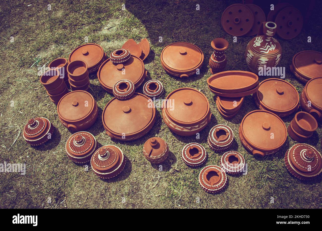 Traditional clay pottery for sale at the market Stock Photo - Alamy