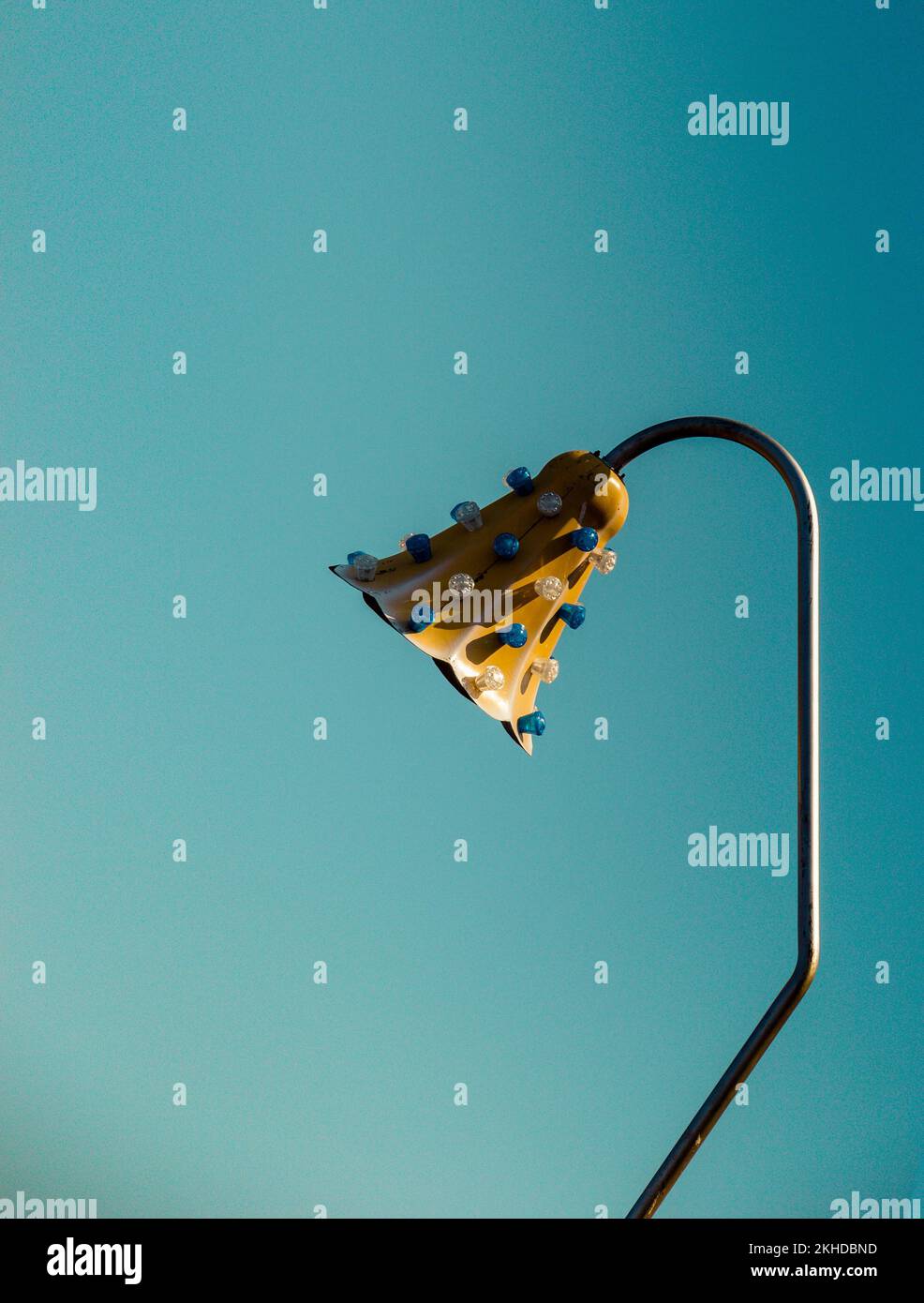 Light bulbs are hanging on a fixed place Stock Photo - Alamy