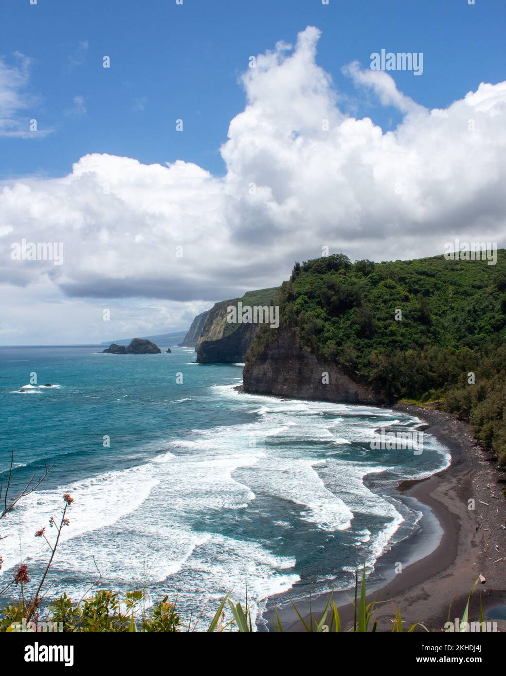 Hawaiian Black Sand Beach Lookout Stock Photo - Alamy
