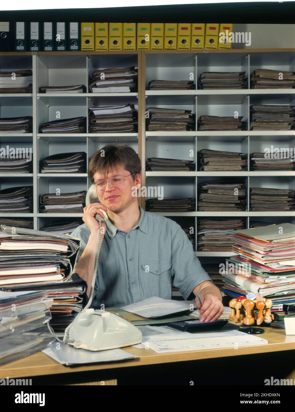 The work of the employees in the tax office, here on 18.01.1995 in the ...