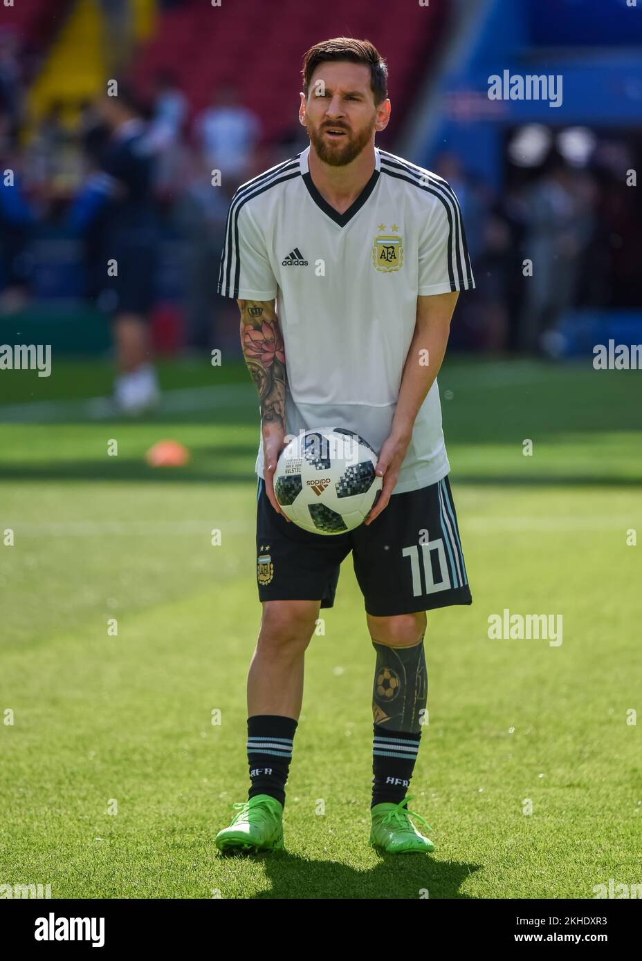 Lionel messi dribbling barcelona hi-res stock photography and images ...