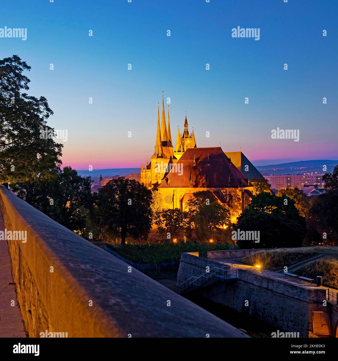 City view with Severi Church and Erfurt Cathedral at dawn, Petersberg ...