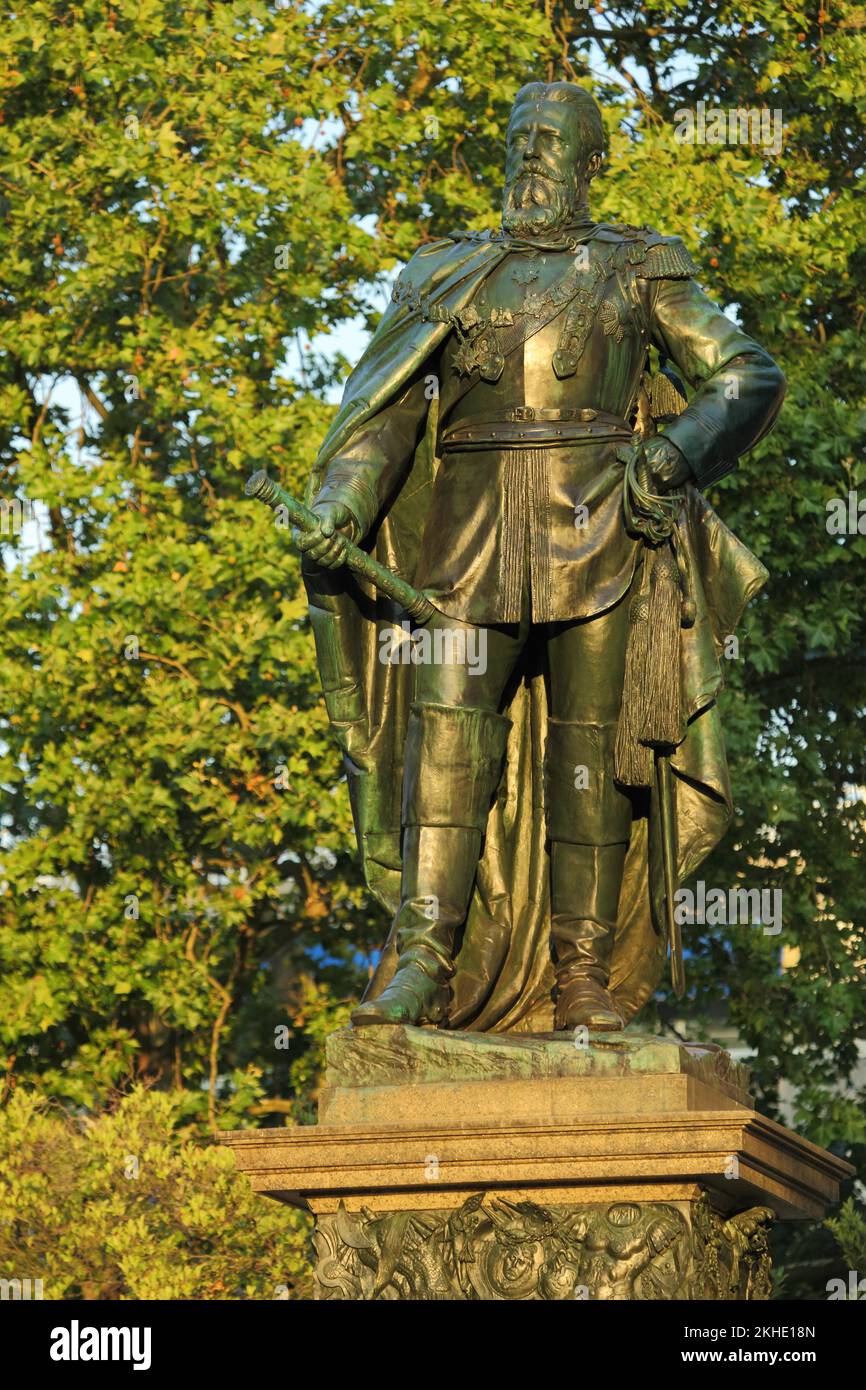 Monument to Emperor Wilhelm I, on Kaiser-Friedrich-Platz, in Wiesbaden ...