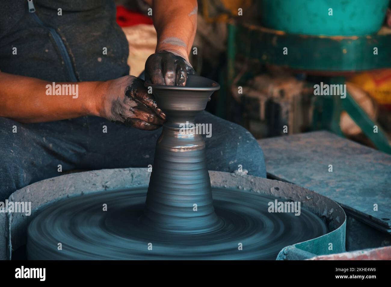 Clay pot maker hi-res stock photography and images - Alamy