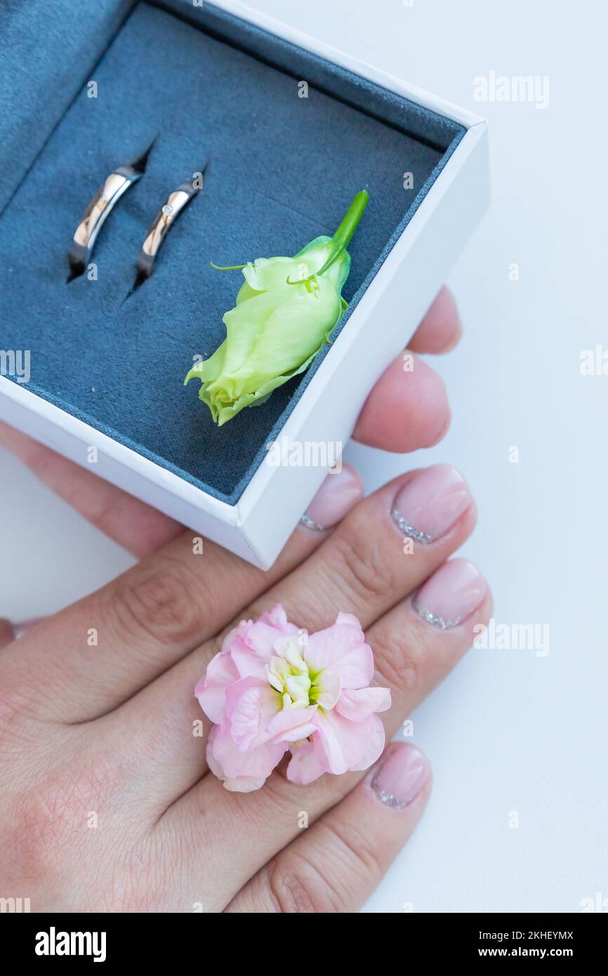 The bride's hands with wedding rings in the box. Selective focus ...