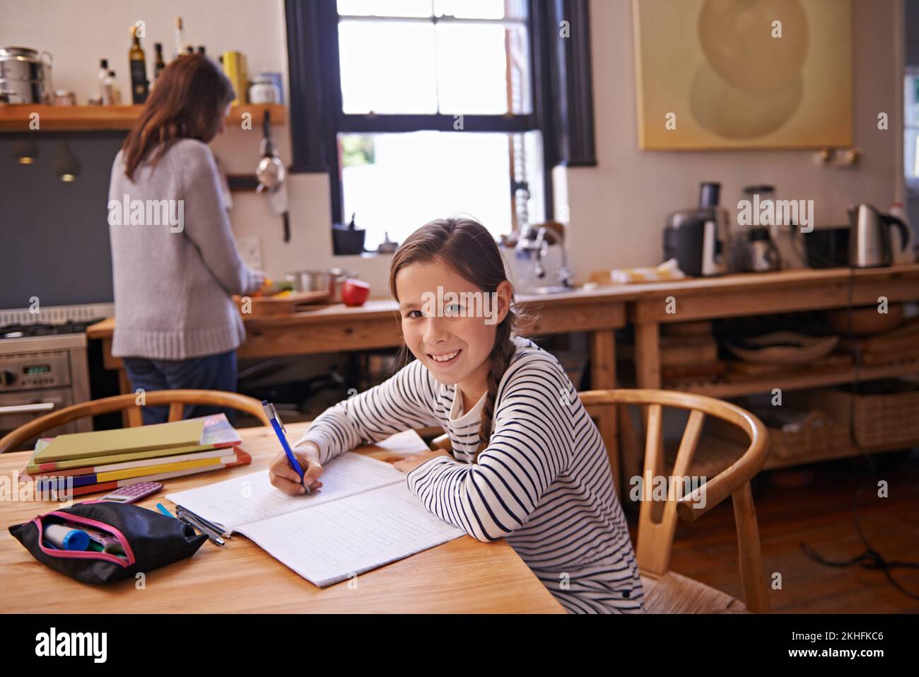 Children lend a helping hand hi-res stock photography and images - Alamy