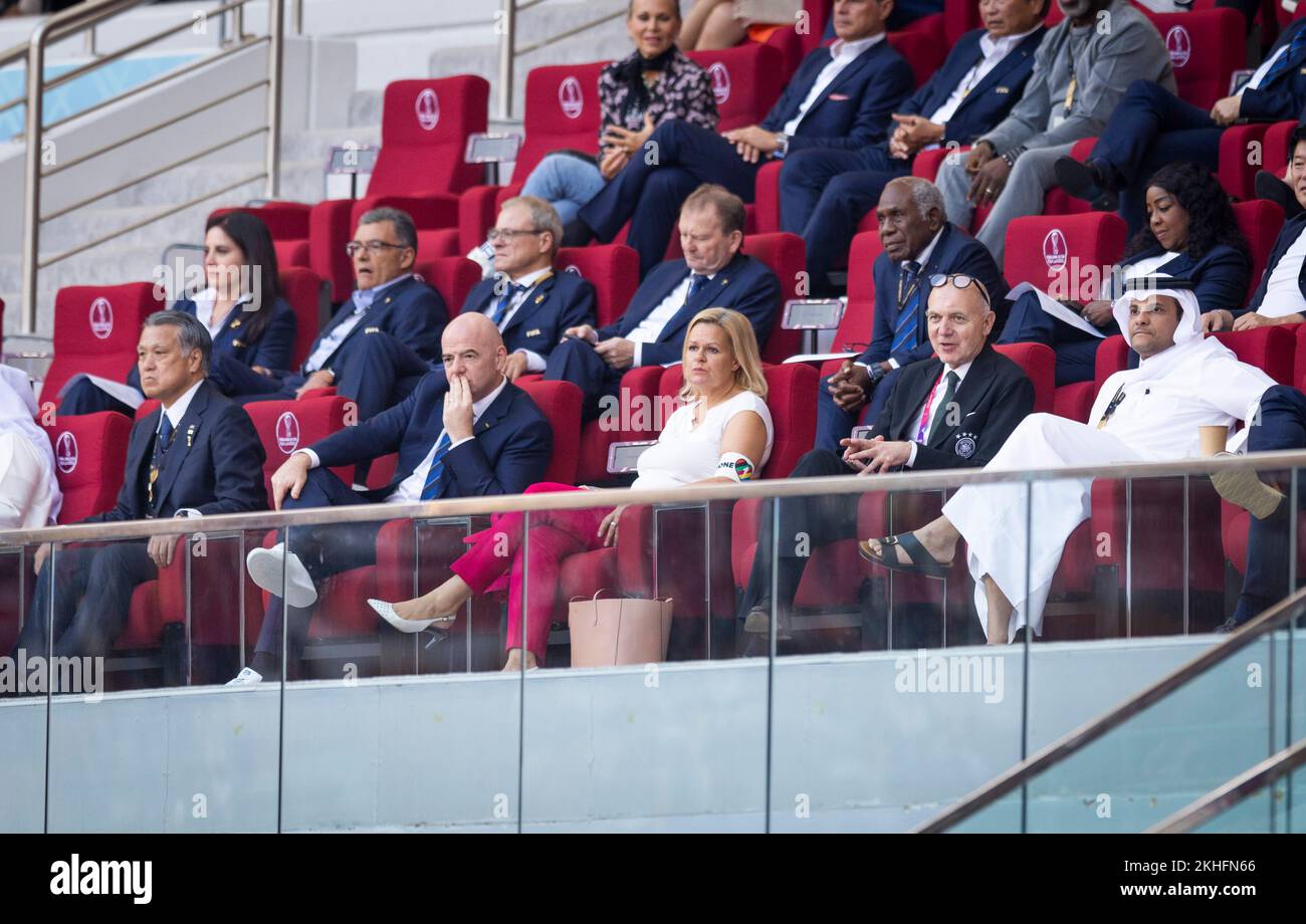 Doha, Qatar. 23rd Nov, 2022. Inneministerin Nancy Faeser trägt in Katar ...