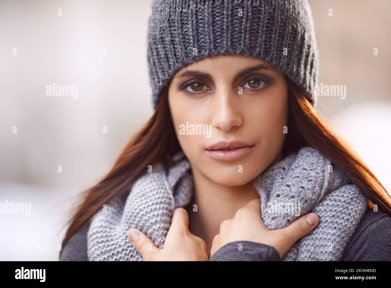 People wearing winter clothing hi-res stock photography and images - Alamy