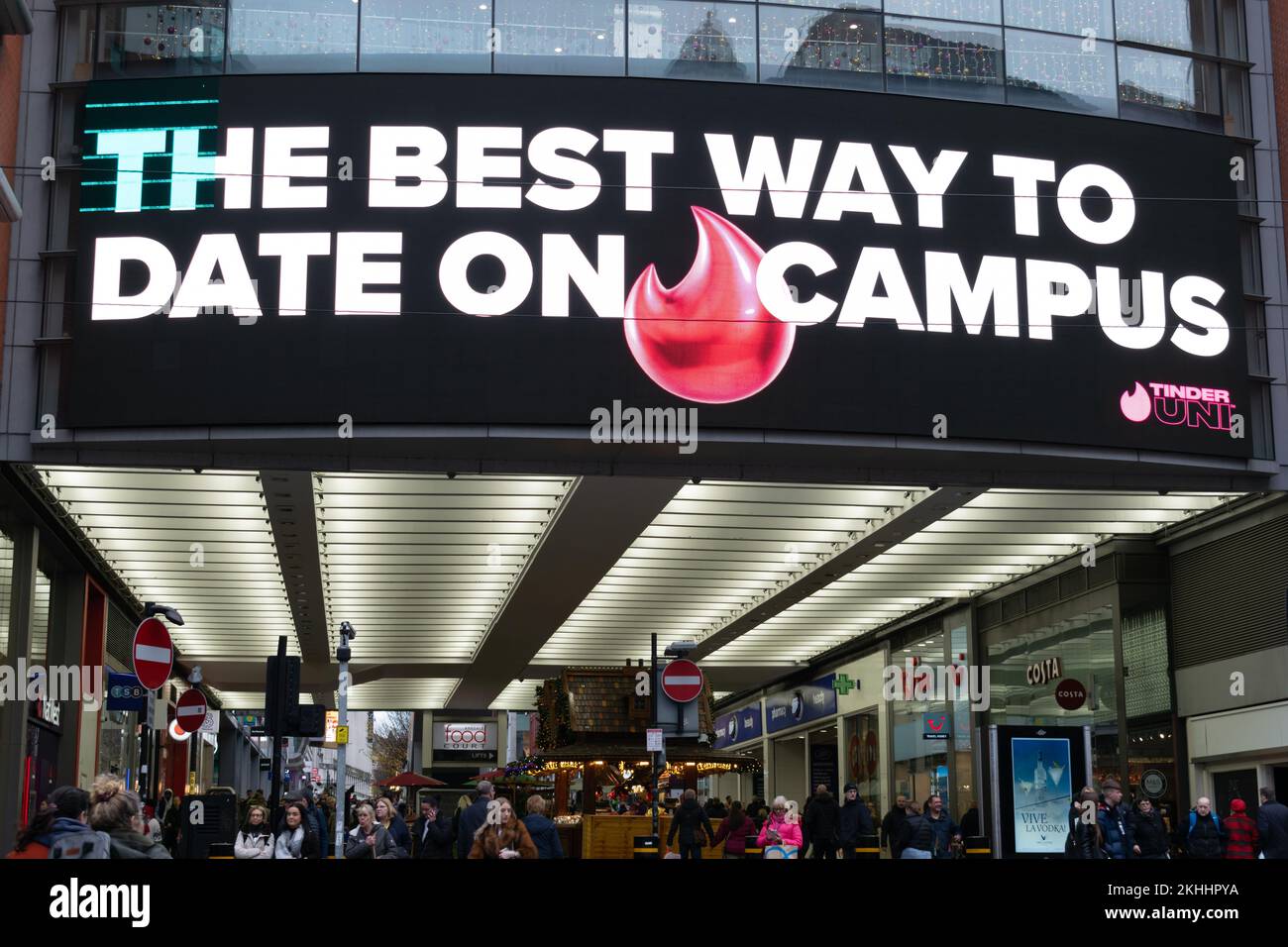 High building advertising billboard hi-res stock photography and images ...