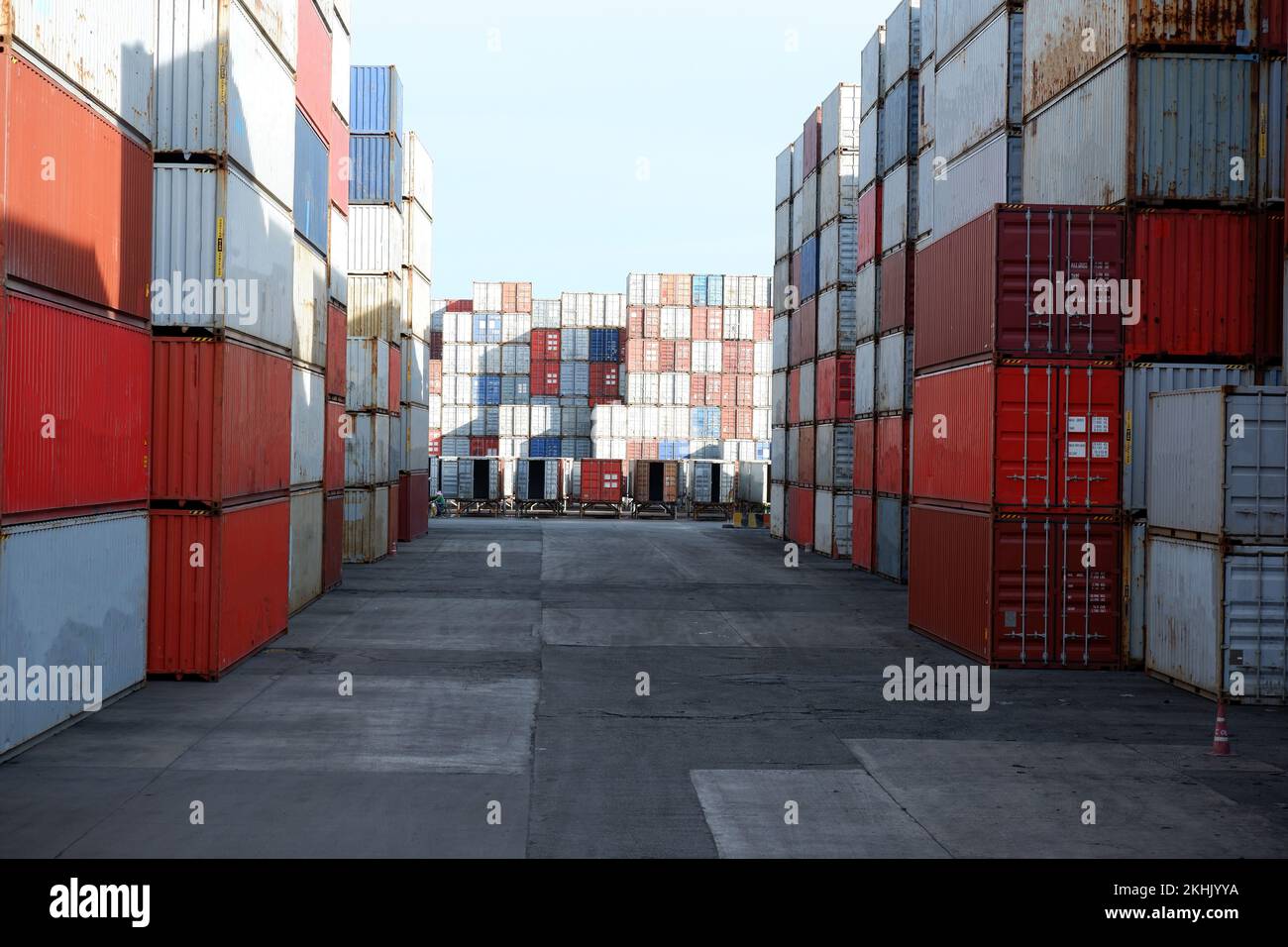 Cargo handling commercial depot hi-res stock photography and images - Alamy