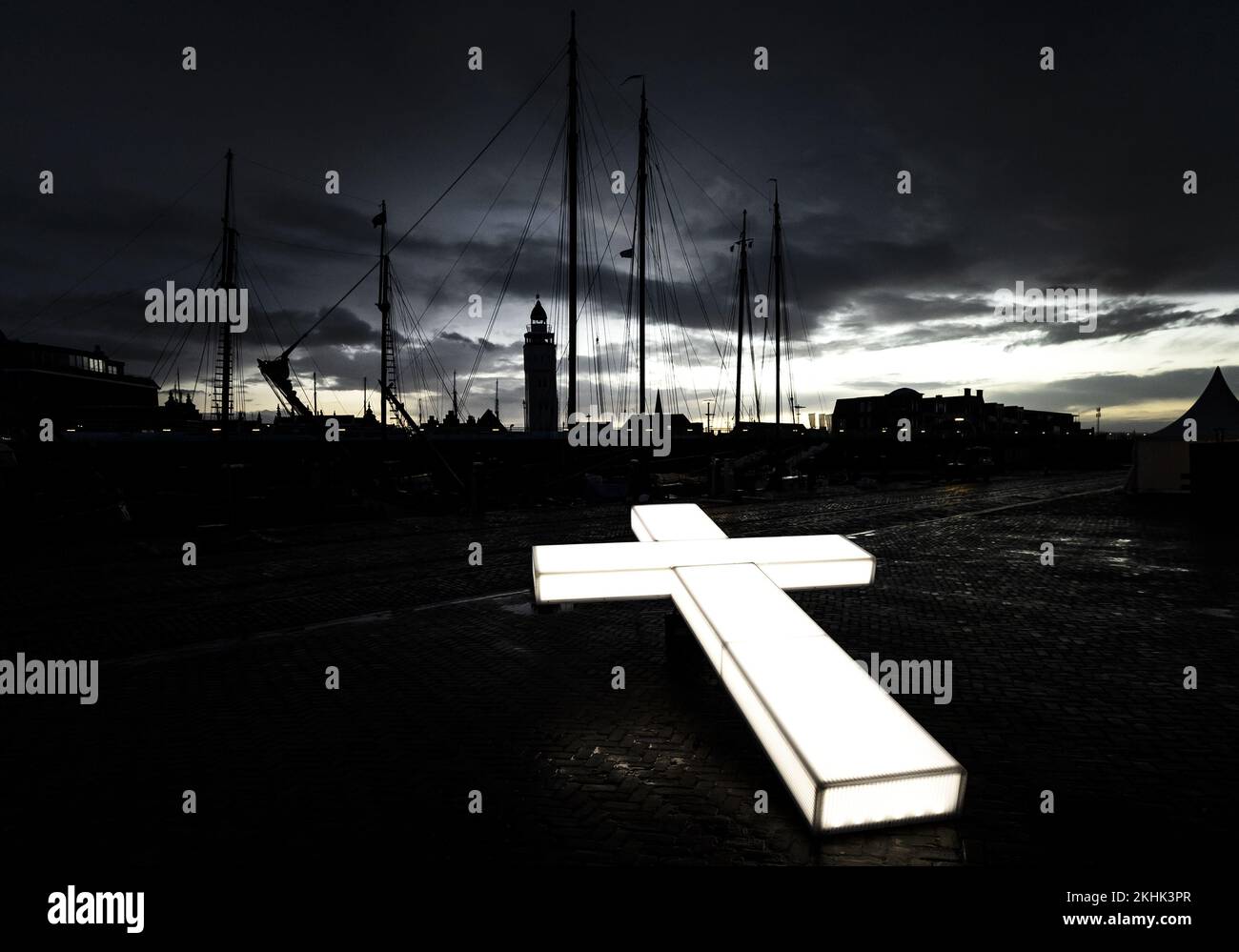 HARLINGEN - The characteristic white cross of music spectacle The ...