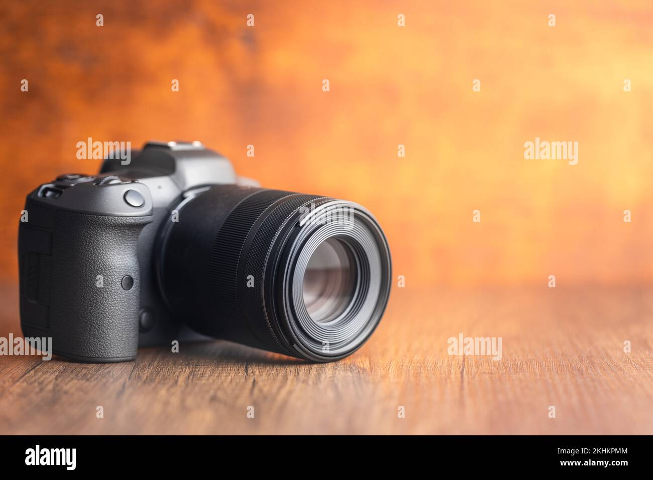 Mirrorless technology hi-res stock photography and images - Alamy