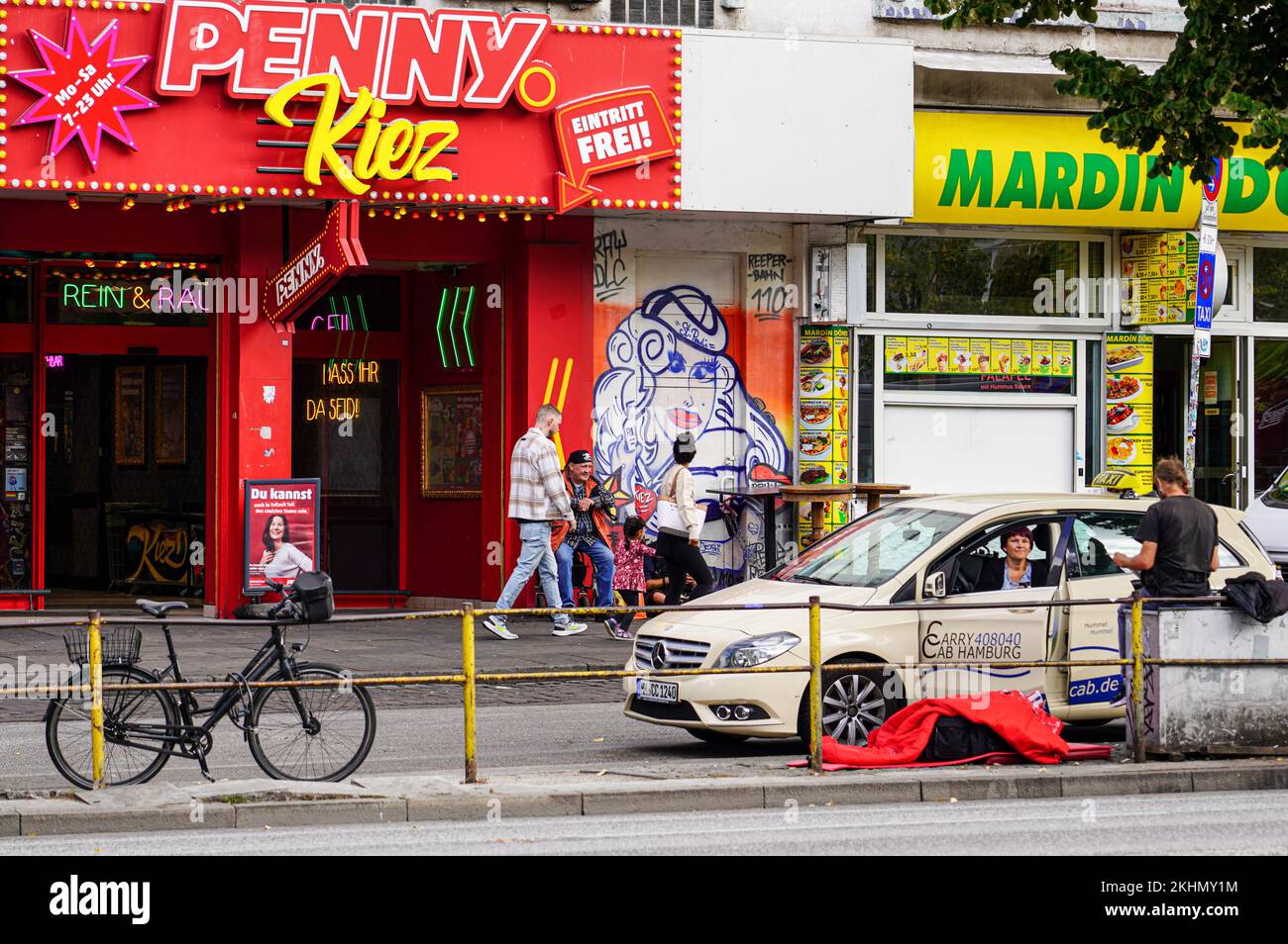 Supermarket germany woman hi-res stock photography and images - Alamy