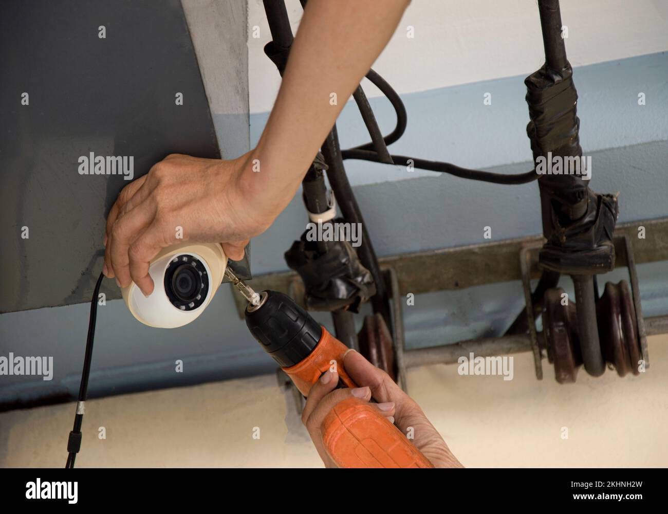 Installing cctv system hi-res stock photography and images - Alamy