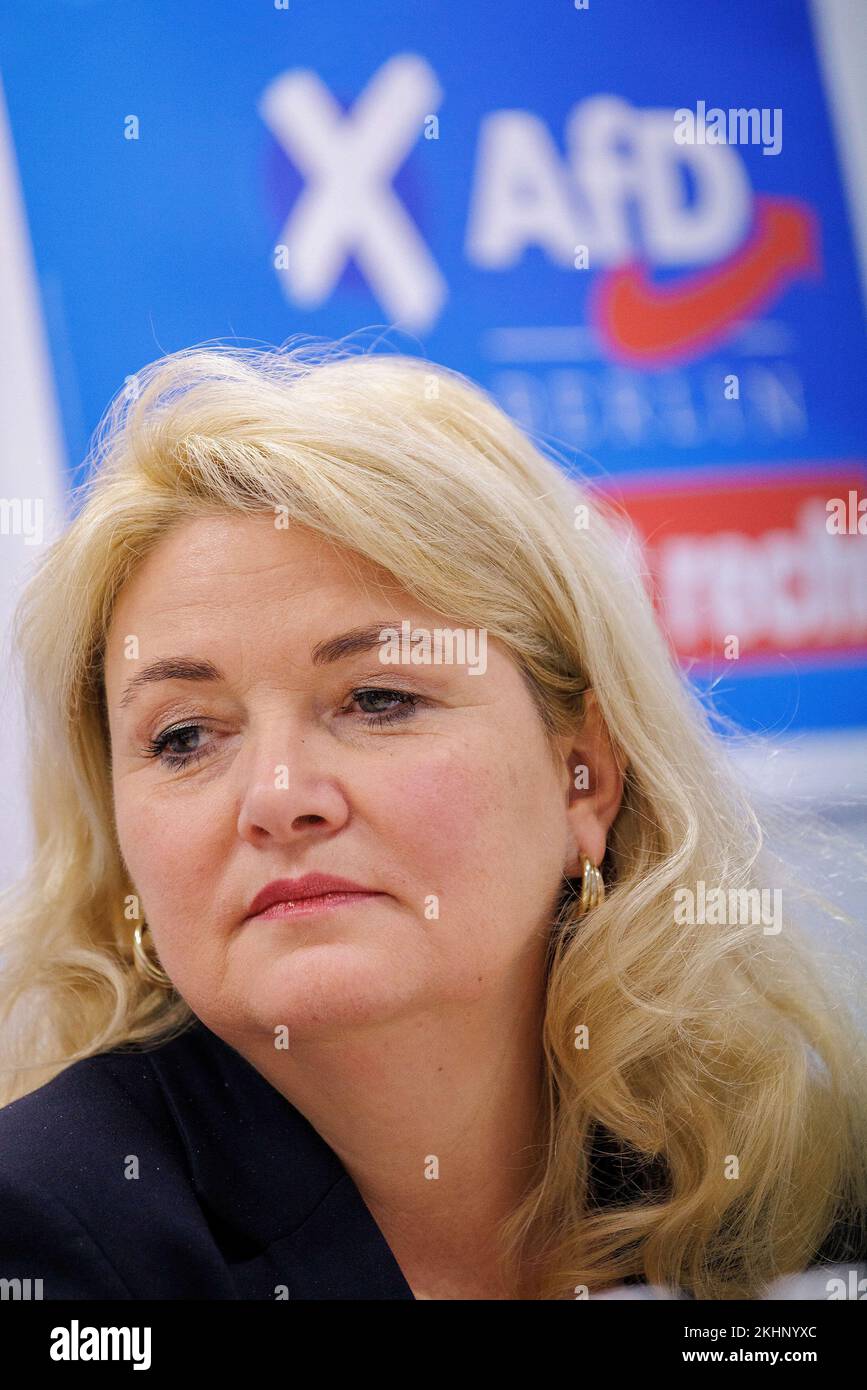 Kristin brinke hi-res stock photography and images - Alamy