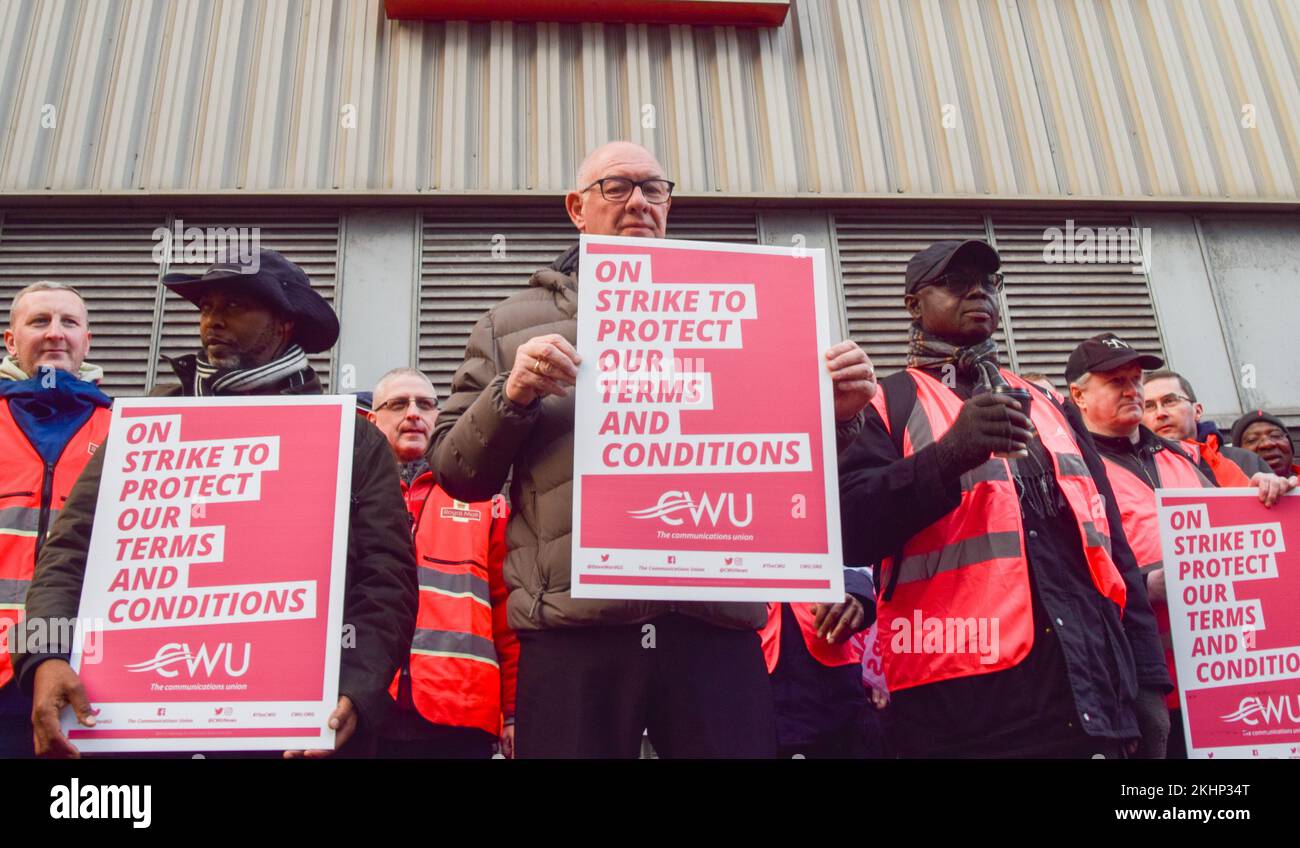 London, UK. 24th November 2022. CWU General Secretary DAVE WARD joins ...