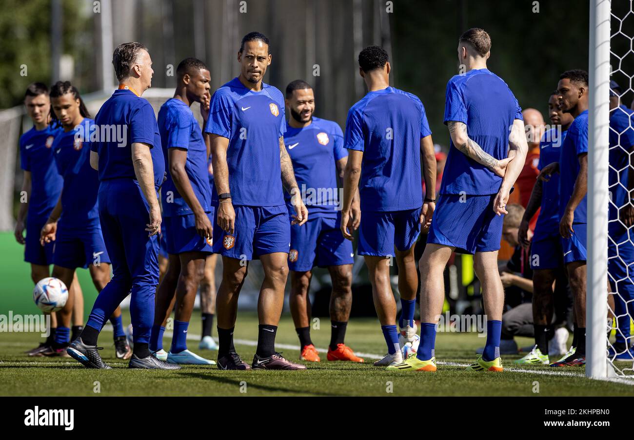 DOHA - Holland coach Louis van Gaal and Denzel Dumfries of Holland ...