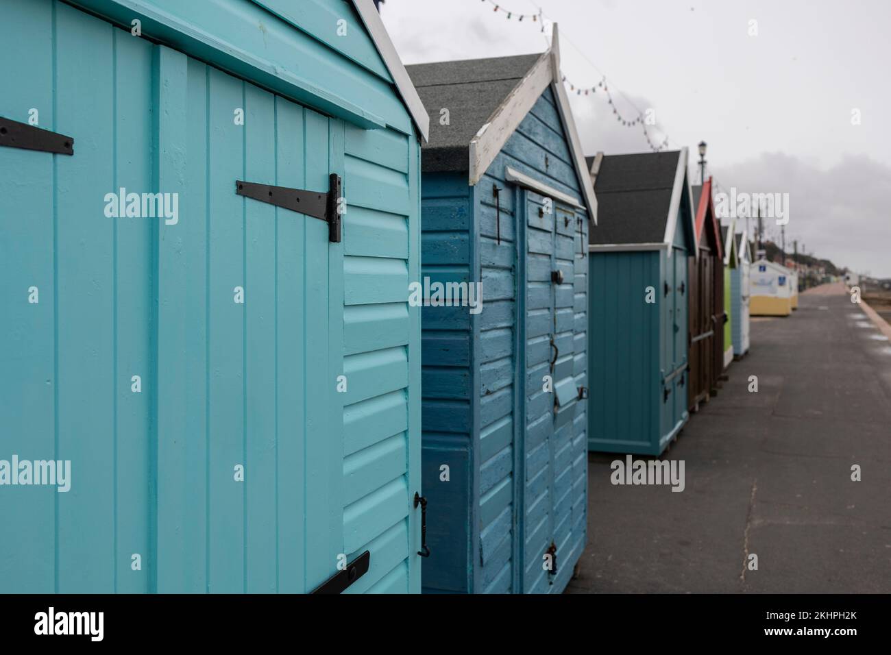 Brightly painted beach huts southwold hi-res stock photography and ...