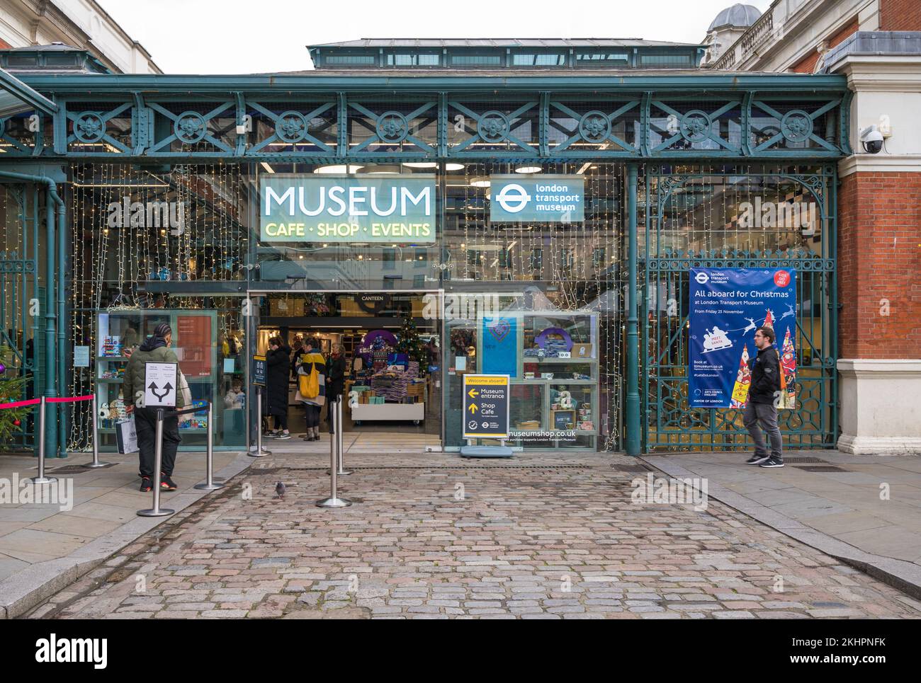London transdport museum hi-res stock photography and images - Alamy