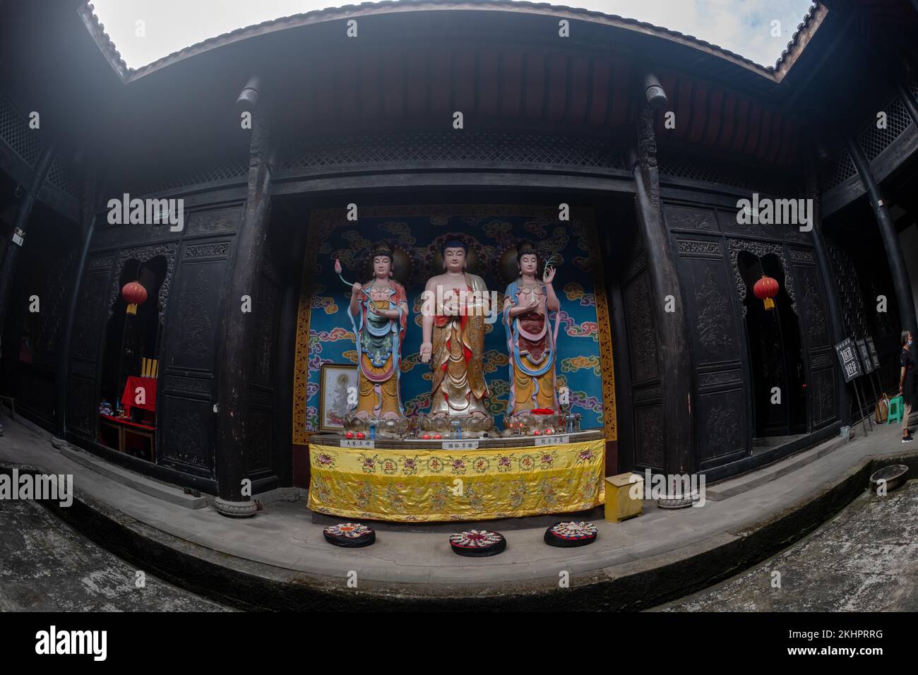 People celebrate the Lychee Cultural Festival and go to the Temple Fair ...
