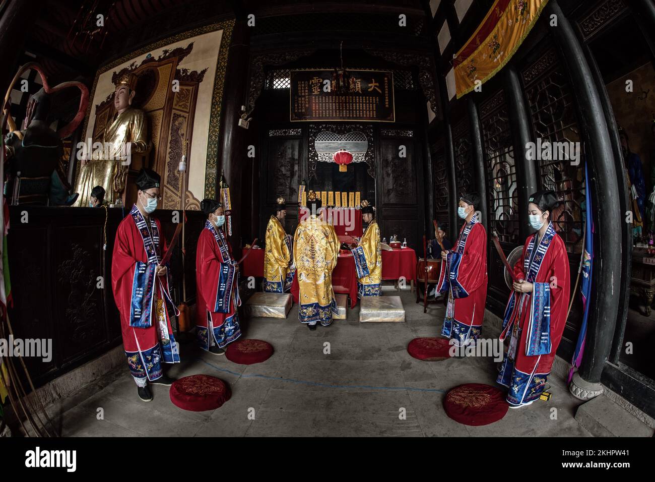People celebrate the Lychee Cultural Festival and go to the Temple Fair ...
