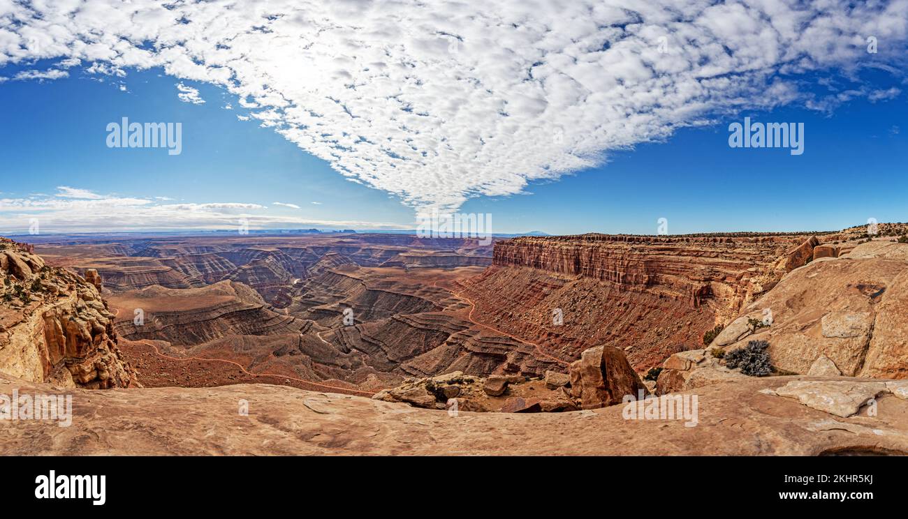 View over San Juan river canyon in Utah from Muley Point near Monument ...